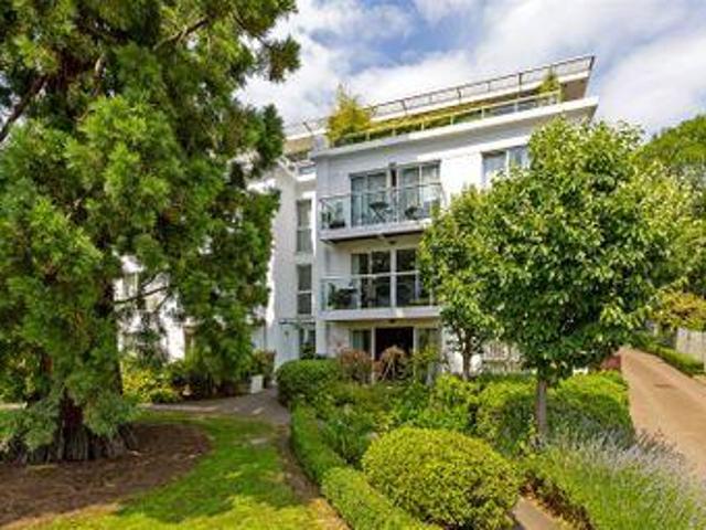 2 Bedrooms Flat for sale in Hightrees, Queensmere Road, Wimbledon SW19