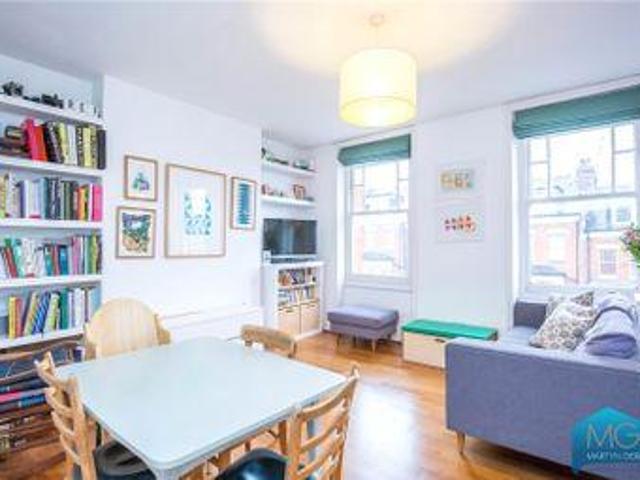 2 Bedrooms Flat for sale in Hillfield Avenue, Crouch End, London N8