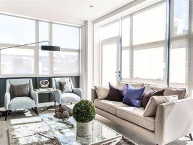 2 Bedrooms Flat for sale in Hipley Street, Woking GU22