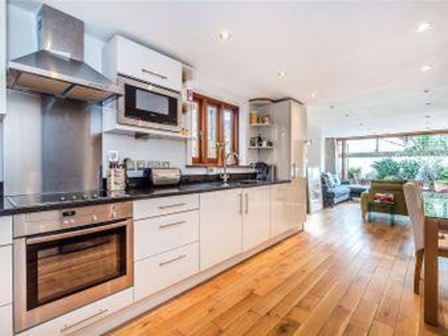 2 Bedrooms Flat for sale in Hubert Grove, London SW9