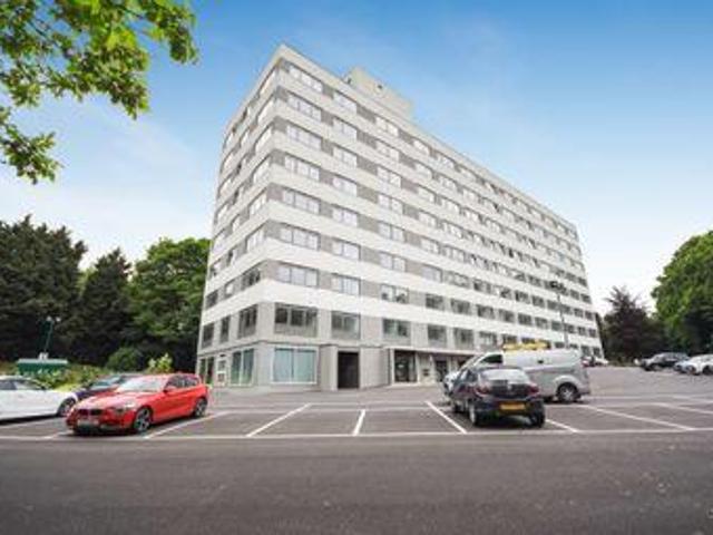 2 Bedrooms Flat for sale in Hubert Road, Brentwood CM14