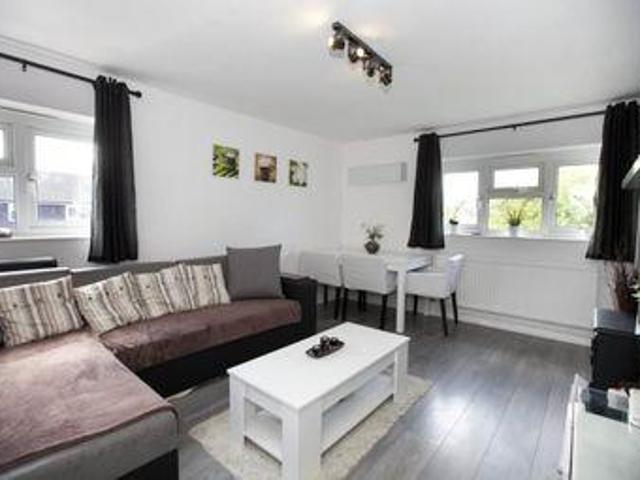 2 Bedrooms Flat for sale in Hudson Close, Watford WD24