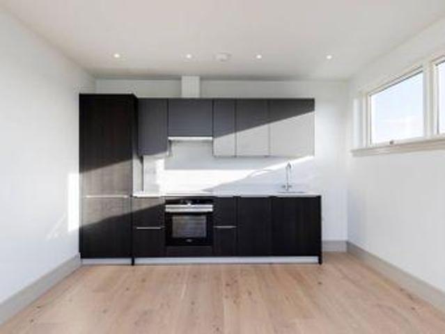 2 Bedrooms Flat for sale in Huf House, Richmond TW9