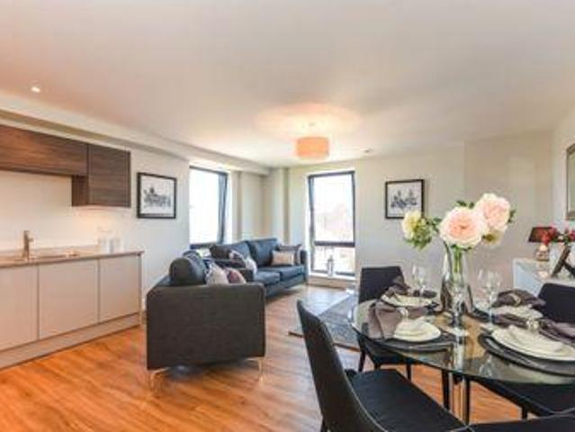 2 Bedrooms Flat for sale in Hunters Court, William Hunter Way, Brentwood CM14