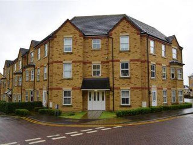 2 Bedrooms Flat for sale in Hyde Close, Romford, Essex RM1