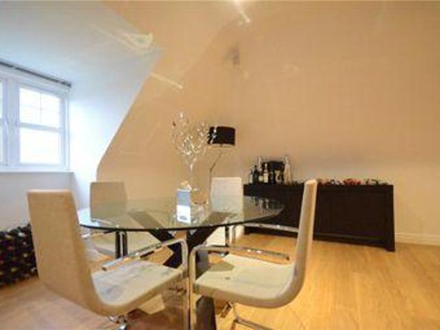 2 Bedrooms Flat for sale in Imperial Place, Shoppenhangers Road, Maidenhead SL6