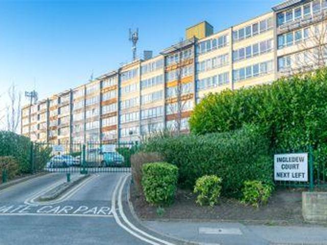 2 Bedrooms Flat for sale in Ingledew Court, Leeds, West Yorkshire LS17