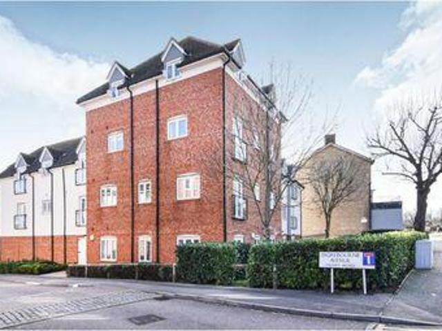 2 Bedrooms Flat for sale in Ingrebourne Avenue, Romford RM3