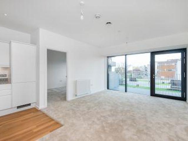 2 Bedrooms Flat for sale in Ilford Hill, Ilford IG1