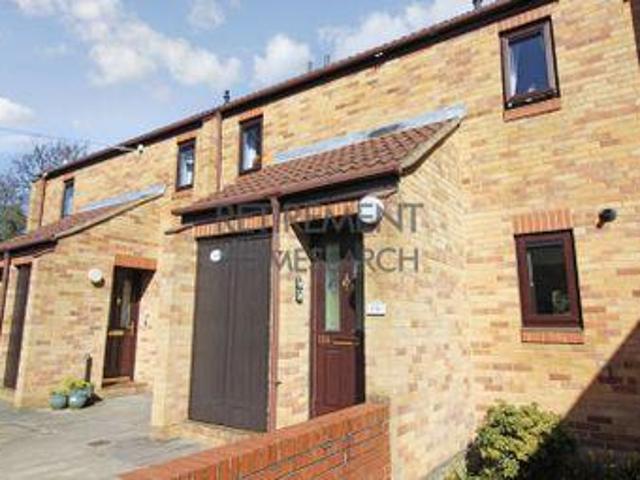 2 Bedrooms Flat for sale in Ireland Crescent, Leeds LS16