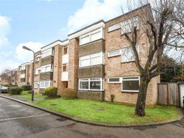 2 Bedrooms Flat for sale in Iris Court, Nursery Road, Pinner HA5