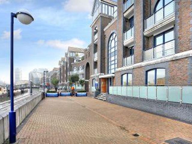 2 Bedrooms Flat for sale in Ivory West, Clover Hitch Quay, Battersea SW11