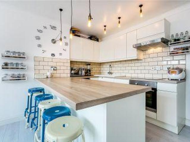 2 Bedrooms Flat for sale in Jordan Court, Upper Richmond Road, London SW15