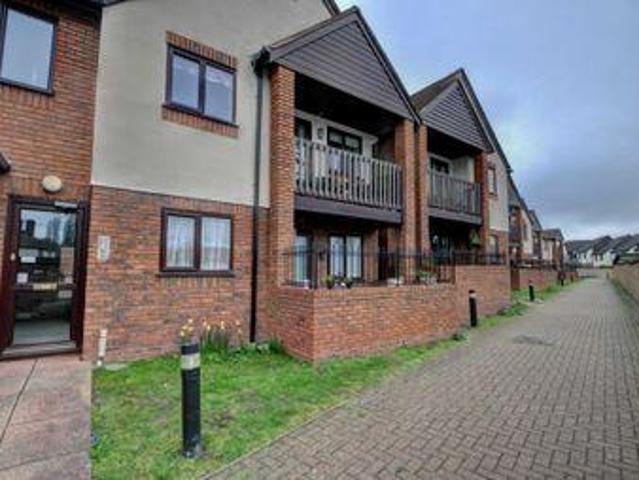2 Bedrooms Flat for sale in Jasmine Crescent, Princes Risborough HP27