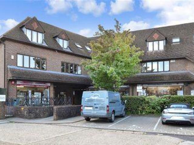 2 Bedrooms Flat for sale in Jengers Mead, Billingshurst, West Sussex RH14