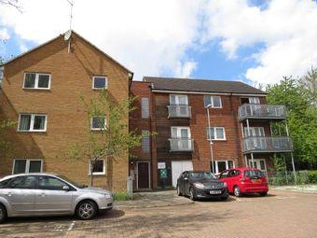 2 Bedrooms Flat for sale in Jerome Court, Northampton NN3