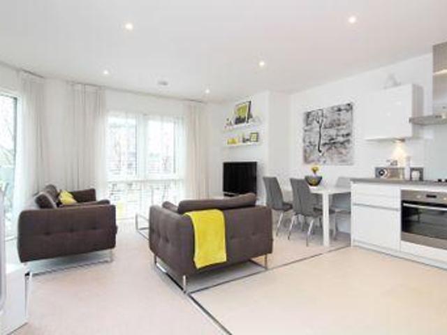 2 Bedrooms Flat for sale in Juniper Drive, London SW18