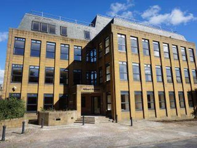 2 Bedrooms Flat for sale in One Park Road, Halifax HX1