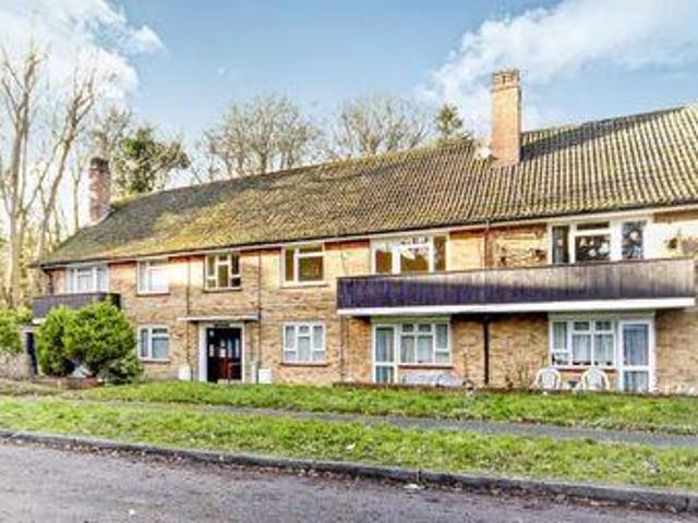 2 Bedrooms Flat for sale in Oaklands, Hayes Lane, Kenley, Surrey CR8