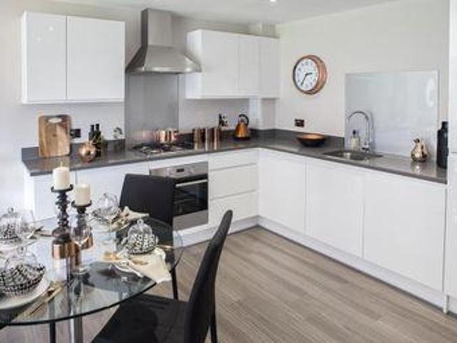 2 Bedrooms Flat for sale in ´´Oakley Court´´ at Louisburg Avenue, Bordon GU35