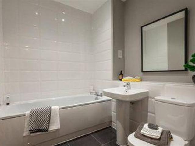 2 Bedrooms Flat for sale in Oakleigh Grove, Sweets Way, Whetstone, London N20