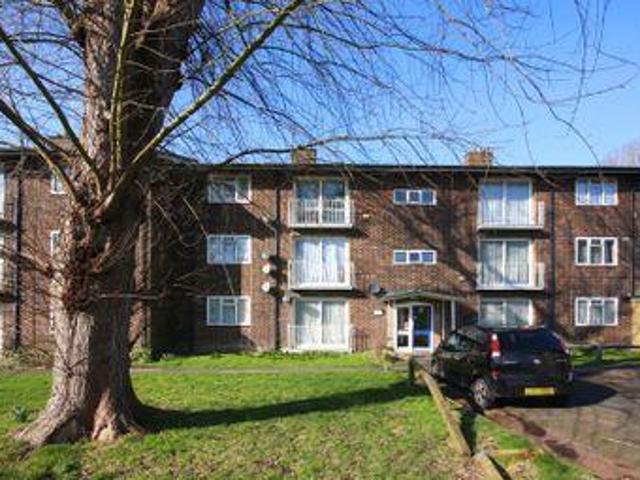 2 Bedrooms Flat for sale in Oakway, Crawley RH10
