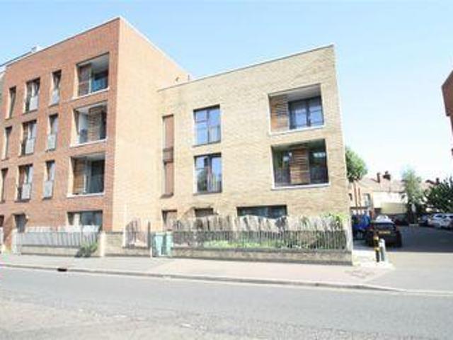 2 Bedrooms Flat for sale in Oberon Court, East Ham, London E6