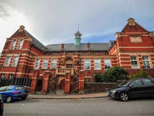 2 Bedrooms Flat for sale in Old College Court, Belvedere, Kent DA17