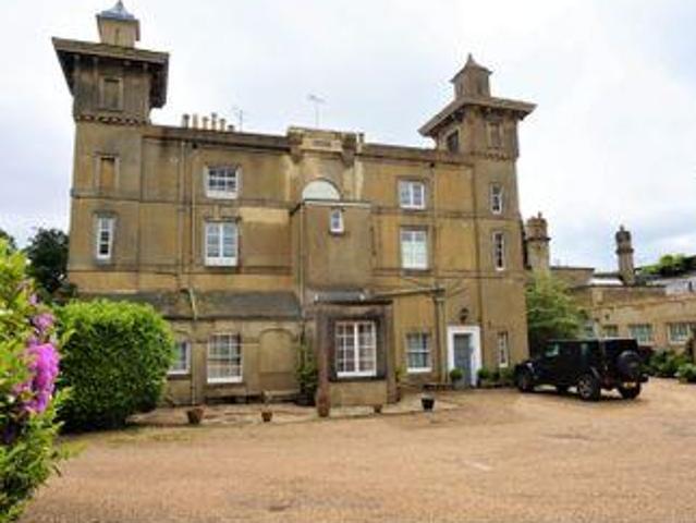 2 Bedrooms Flat for sale in Old Holbrook, Horsham RH12