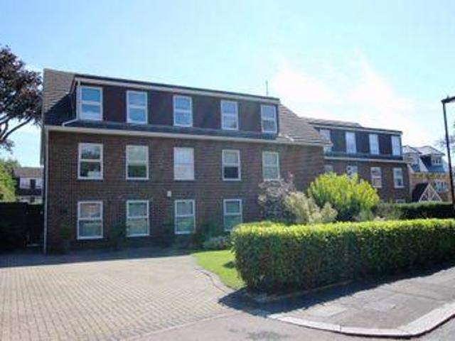 2 Bedrooms Flat for sale in Old Park Road, Enfield EN2