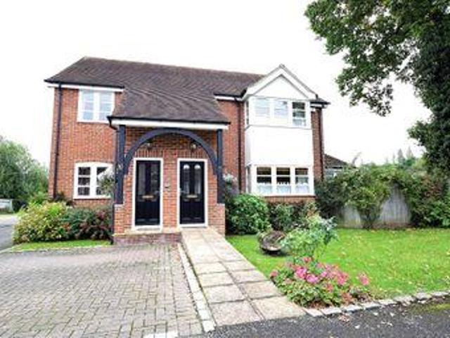 2 Bedrooms Flat for sale in Old Riseley Stores, Basingstoke Road, Riseley, Berkshire RG7