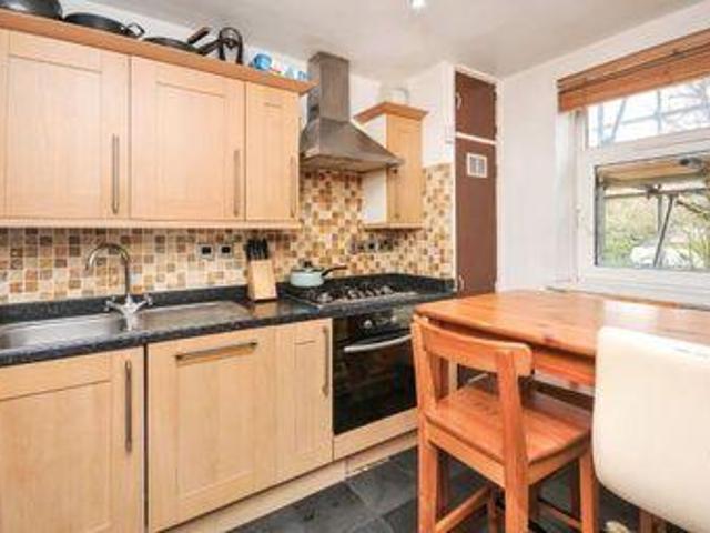 2 Bedrooms Flat for sale in Oldfield House, West Drive, London SW16