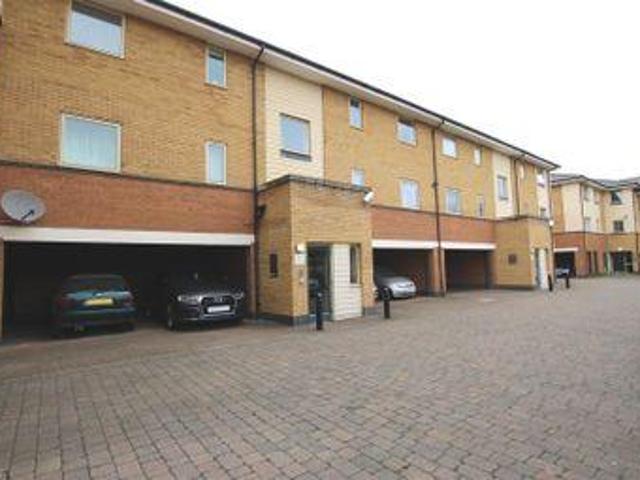 2 Bedrooms Flat for sale in Orton Grove, Enfield EN1