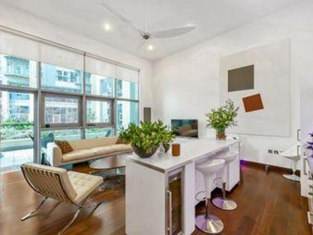 2 Bedrooms Flat for sale in Orbis Wharf, Battersea SW11