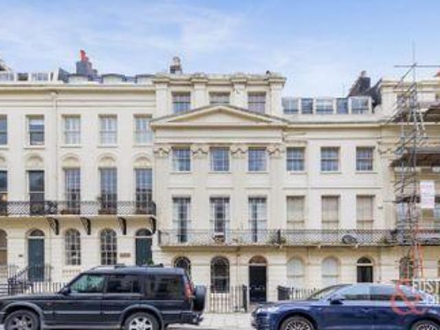 2 Bedrooms Flat for sale in Oriental Place, Brighton BN1