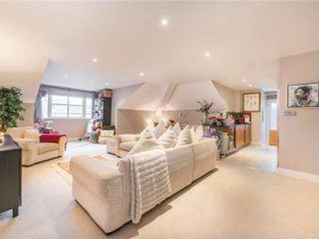 2 Bedrooms Flat for sale in Ormonde Court, Belsize Grove, Belsize Park, London NW3