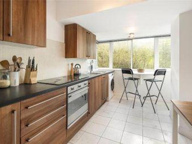 2 Bedrooms Flat for sale in Osprey Heights, 7 Bramlands Close, London SW11