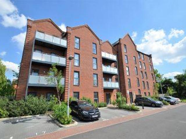 2 Bedrooms Flat for sale in Otter Way, West Drayton UB7