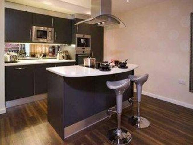 2 Bedrooms Flat for sale in Oxygen Building, 18 Western Gateway, Canary Wharf, London E16