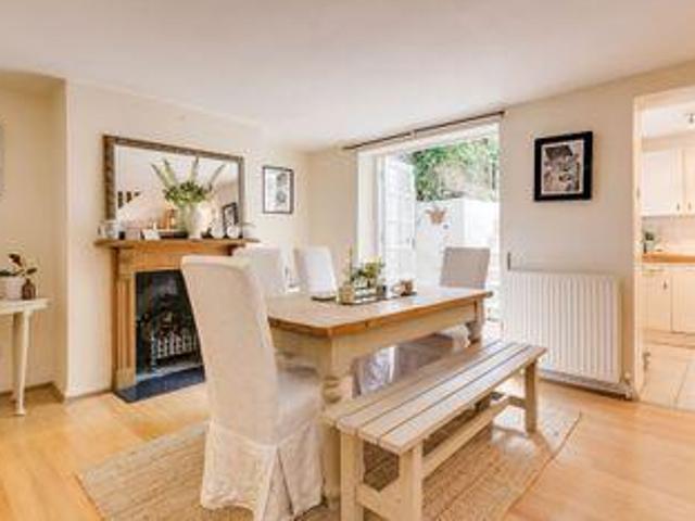 2 Bedrooms Flat for sale in Oxberry Avenue, London SW6