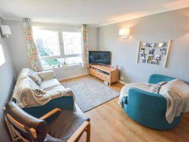 2 Bedrooms Flat for sale in Oxgangs Drive, Edinburgh EH13