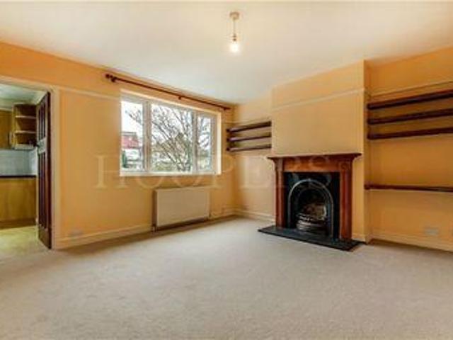 2 Bedrooms Flat for sale in Lovat Close, London NW2