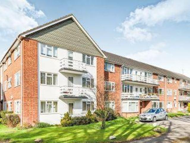 2 Bedrooms Flat for sale in Lovelace Gardens, Surbiton KT6