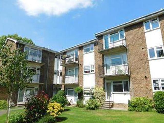 2 Bedrooms Flat for sale in Lovelace Gardens, Surbiton KT6