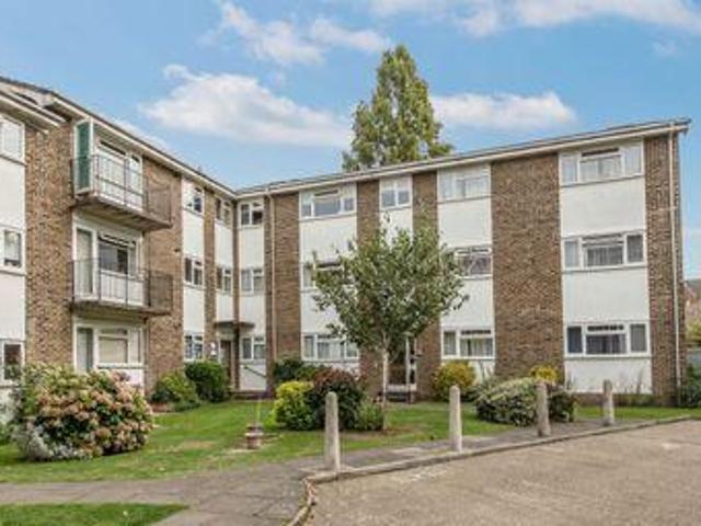 2 Bedrooms Flat for sale in Lovelace Gardens, Surbiton KT6