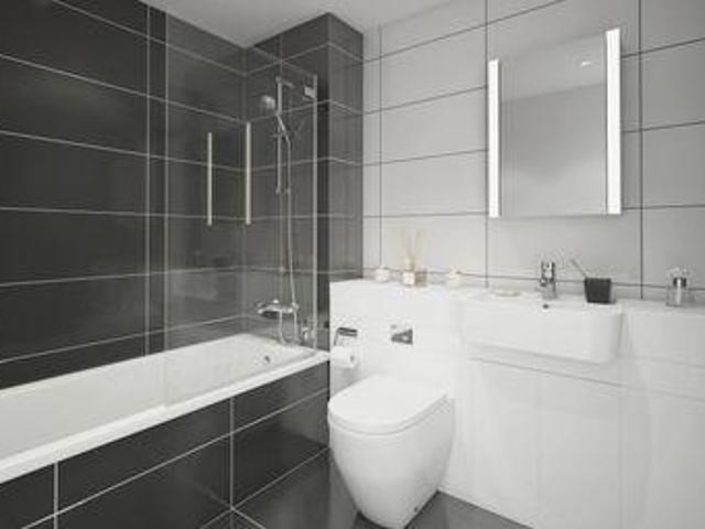 2 Bedrooms Flat for sale in Lower Broughton Road, Salford M7