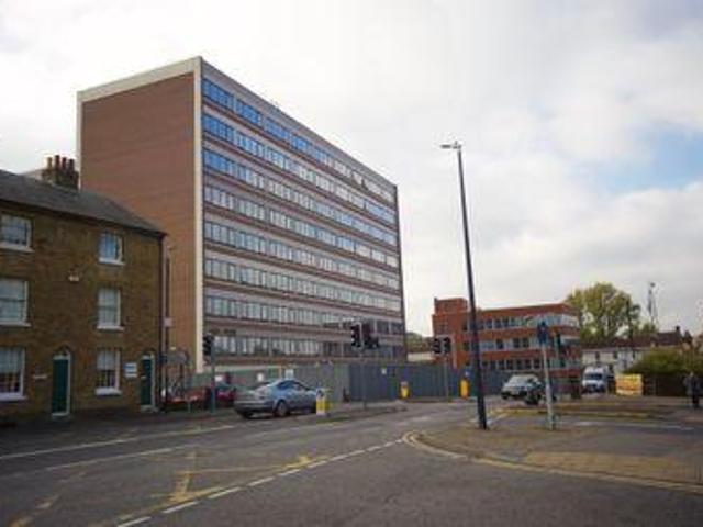 2 Bedrooms Flat for sale in Lower Stone Street, Maidstone ME15