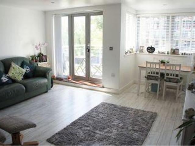 2 Bedrooms Flat for sale in Lockside Marina, Chelmsford CM2