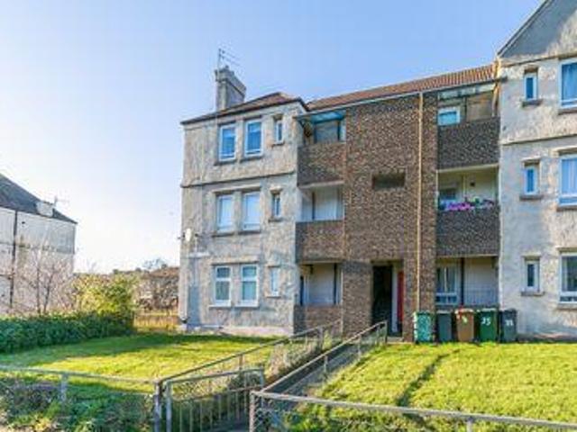 2 Bedrooms Flat for sale in Lochend Drive, Lochend, Edinburgh EH7