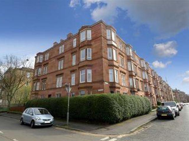 2 Bedrooms Flat for sale in Lochleven Road, Glasgow G42